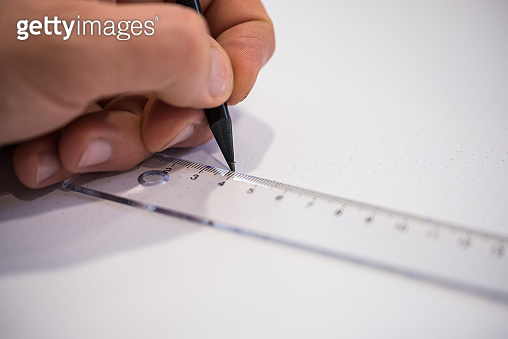 Person using a ruler and a pen 이미지 (912944860) - 게티이미지뱅크