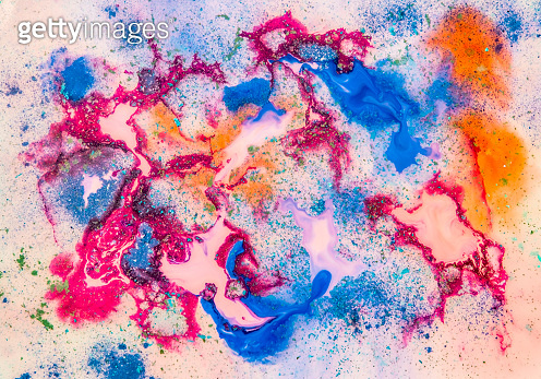 ink flowing and mixing with colored powder. 이미지 (1067508236) - 게티이미지뱅크