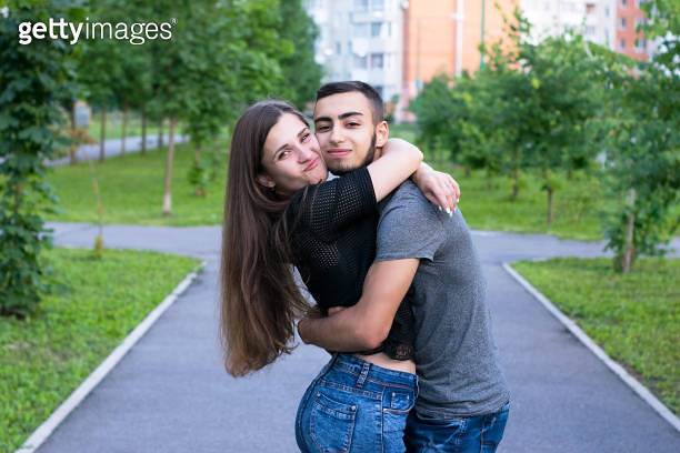 Two people standing together 이미지 (1012141686) - 게티이미지뱅크