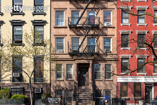 Colorful buildings in East Village NYC 이미지 (1047906774) - 게티이미지뱅크