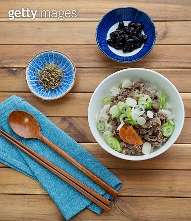 Asian food Bulgogi with Rice, A bowl of rice topped with bulgogi 이미지 ...