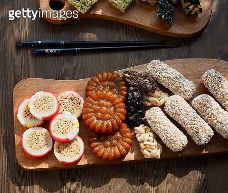 Korean traditional sweets and cookies, Yaksik, Gangjeong, puffed rice ...