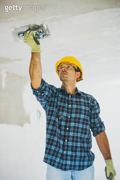 Construction worker doing a hard a finish of a ceiling. 이미지 (1011905040 ...