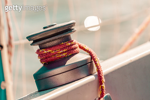 Yacht capstan on sailing boat during cruise 이미지 (907982170) - 게티이미지뱅크