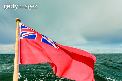 uk red ensign the british maritime flag flown from yacht 이미지 (907864636 ...