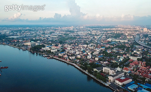 Aerial view of houses with curve of Chao Phraya River in rural area ...