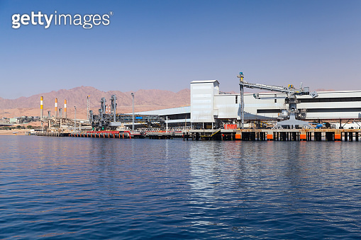 Aqaba port, new cargo terminal with crane (980066490) - 게티이미지뱅크