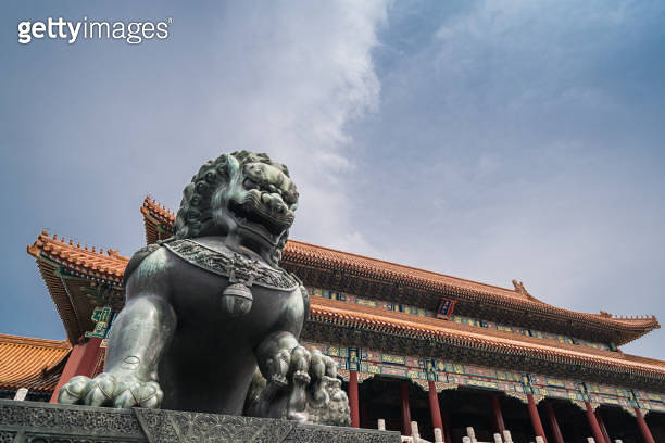 Traditional Chinese Metal lion sculpture in temple 이미지 (1033559968 ...
