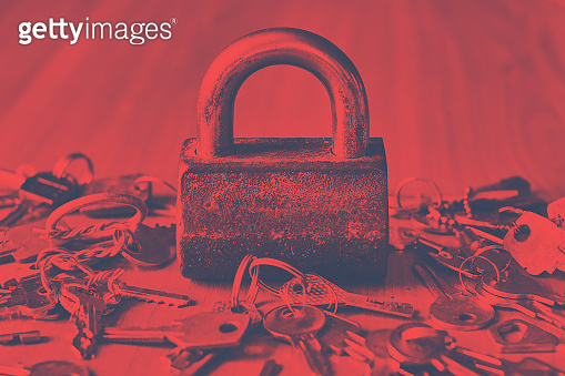 Security concept with lock and keys in duotone toned hipster style 이미지 ...