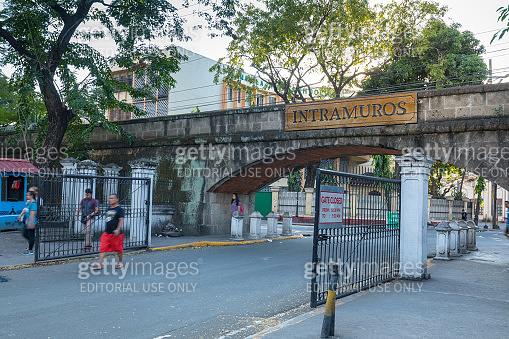 Intramuros entrance sign over the ruins of the walls 이미지 (917531558 ...