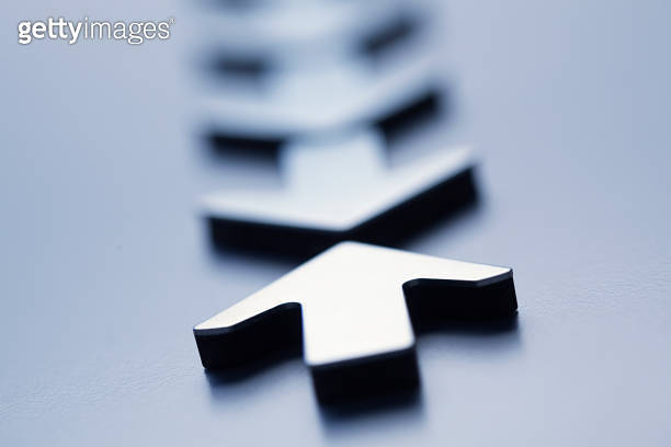 Row Of Arrows With One Pointing In Opposite Direction 이미지 (1060126986 ...