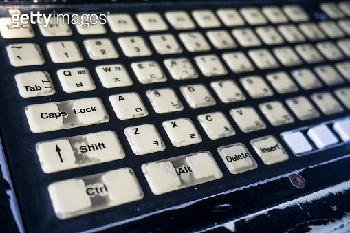 Old keyboard isolated 이미지 (1031910206) - 게티이미지뱅크