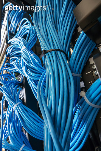 Network UTP cat6 cable in rack 이미지 (918128624) - 게티이미지뱅크