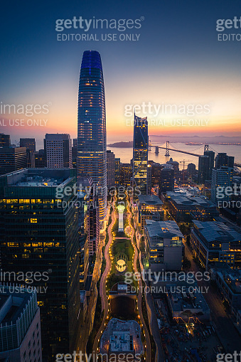 Aerial View of Salesforce Transit Center Rooftop Park 이미지 (1019775610 ...