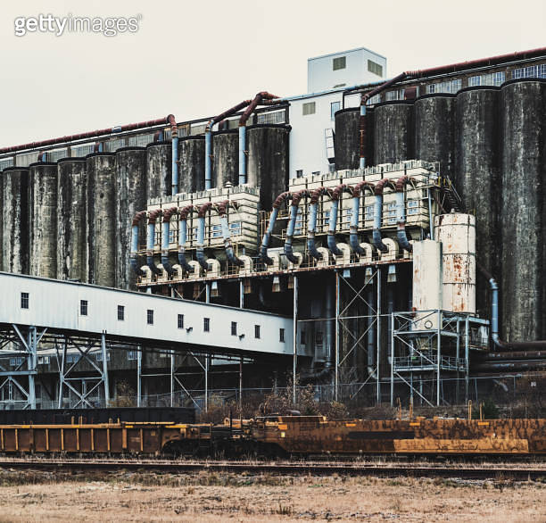 Grain Silos in Rail Yard 이미지 (1073293372) - 게티이미지뱅크