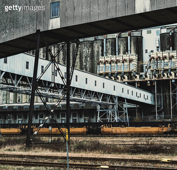 Grain Silos in Rail Yard 이미지 (1073293368) - 게티이미지뱅크