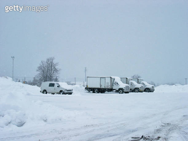 Row of Delivery Trucks Parked in Deep Winter Snow 이미지 (1054188324) - 게티 ...