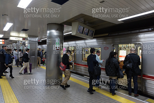 Midosuji Subway Line Namba Station in Osaka, Japan 이미지 (910434976) - 게티 ...