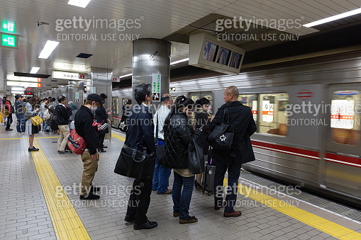 Midosuji Subway Line Namba Station in Osaka, Japan 이미지 (910435004) - 게티 ...