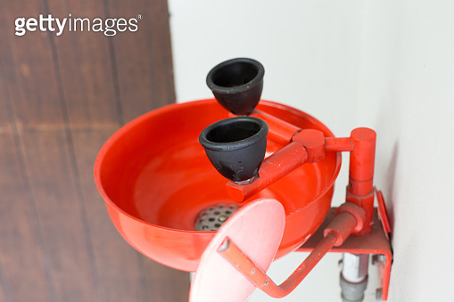 Emergency eye wash and Showers eye wash in Laboratory. 이미지 (905973890 ...