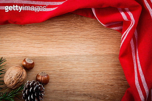 Rustic christmassy frame on a wood background with copyspace 이미지 ...