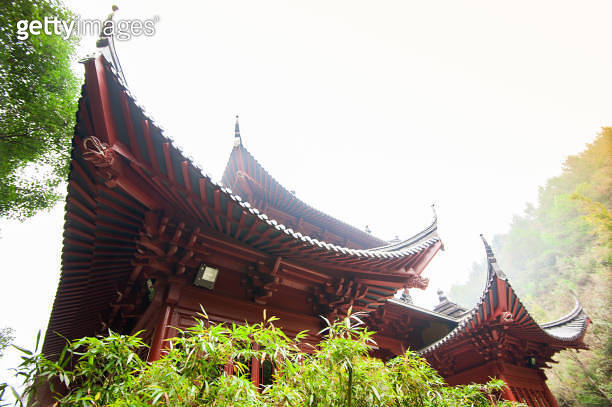 Roofs of the Lufeng Temple in Shaoxing 이미지 (1014047064) - 게티이미지뱅크