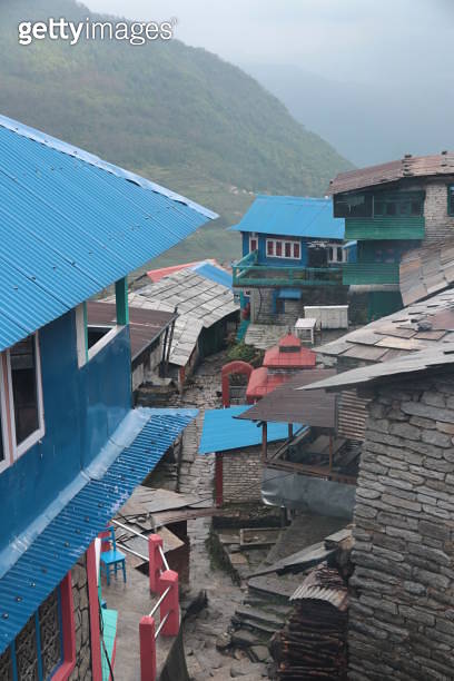 The village of Ulleri in the Annapurna region in Nepal (969804056) - 게티 ...
