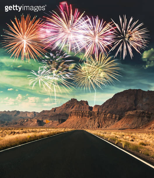 fireworks on the road 이미지 (1069499786) - 게티이미지뱅크