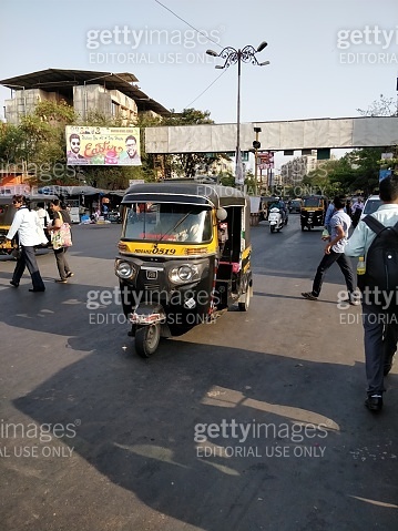 Tuk Tuk Rickshaw moving along a road 이미지 (941442868) - 게티이미지뱅크