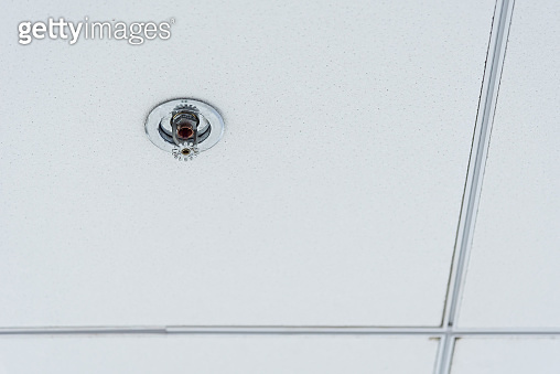 Fire sprinkler system on ceiling. 이미지 (911986894) - 게티이미지뱅크