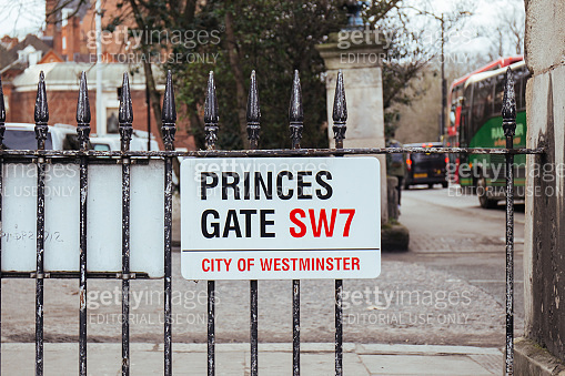 Street Name Sign of Princes Gate, London 이미지 (1049925570) - 게티이미지뱅크