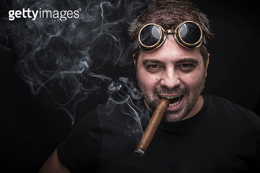 Steampunk smoker with a cuban cigar 이미지 (909828432) - 게티이미지뱅크