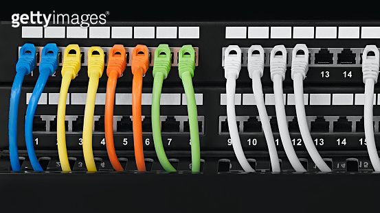 Closeup of colored computer network cables connected to a switch 이미지 ...