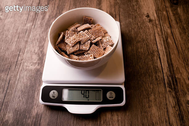 Wheat Cereal on a Digital Scale with the Perfect 40 gram Serving 이미지 ...