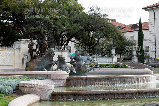 Littlefield Fountain at the entrance to the South Mall in the campus of ...