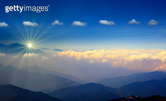 very hign Mountain landscape place with nice sunrise view 이미지 ...