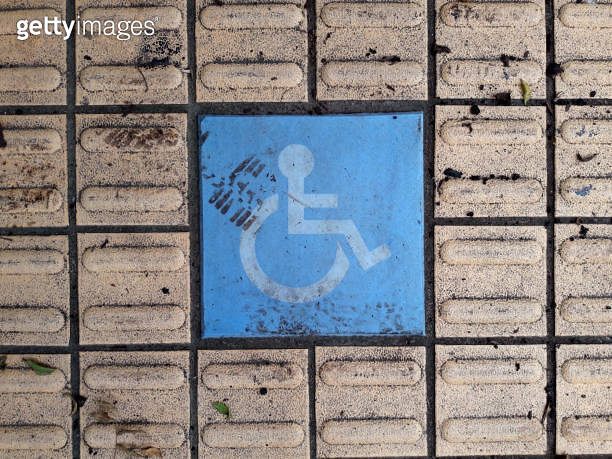 Handicapped sign on the ground in the park (1169865618) - 게티이미지뱅크