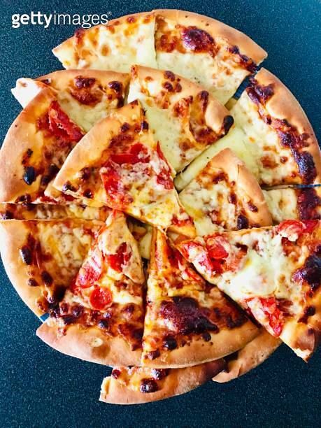 Pizza platter 이미지 (1166024596) - 게티이미지뱅크