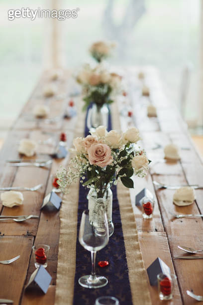 Country Style Wedding Reception Table Settings 이미지 (1158733457) - 게티이미지뱅크