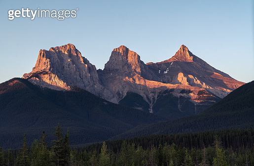 Morning Glow on the Three Sisters of Canmore Alberta 이미지 (1189773341 ...