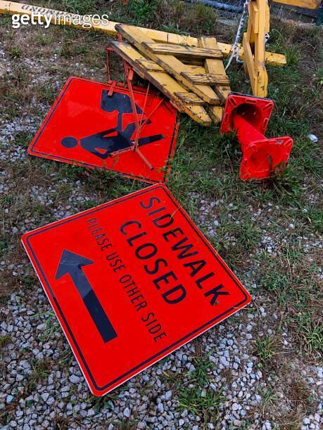 Discarded signs 이미지 (1169435808) - 게티이미지뱅크