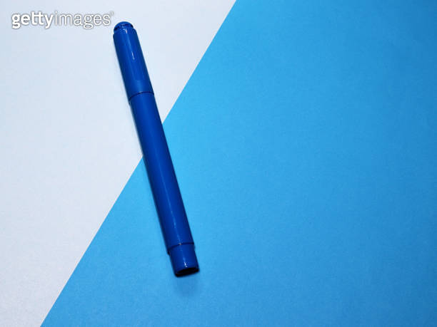 Blue felt-tip pen on blue grey paper 이미지 (1194090348) - 게티이미지뱅크