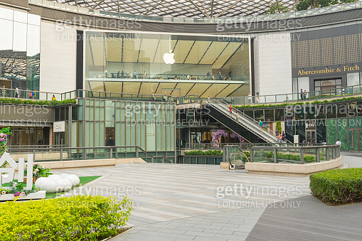 People shopping at Parc Central shopping mall in Guangzhou, China ...