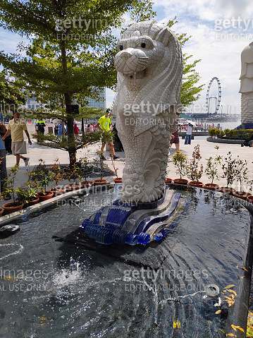 Mini Merlion statue fountain in Merlion Park 이미지 (1131524224) - 게티이미지뱅크