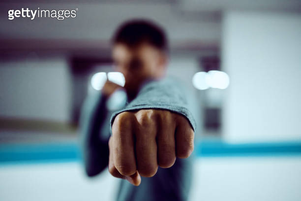 Close up of caucasian strong man fighting. 이미지 (1192061185) - 게티이미지뱅크