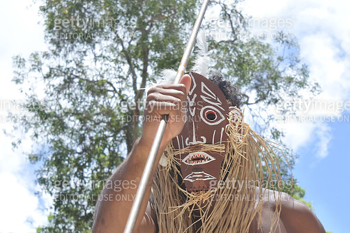 Torres Strait Islander man wearing a traditional mask (1132631447) - 게티 ...