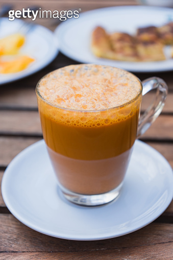 Cup of milk tea with roti on the table. 이미지 (1089219282) - 게티이미지뱅크
