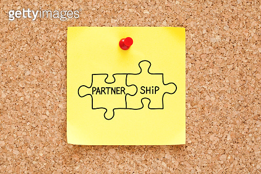 Partnership Jigsaw Puzzle Concept Sticky Note (1142670443) - 게티이미지뱅크