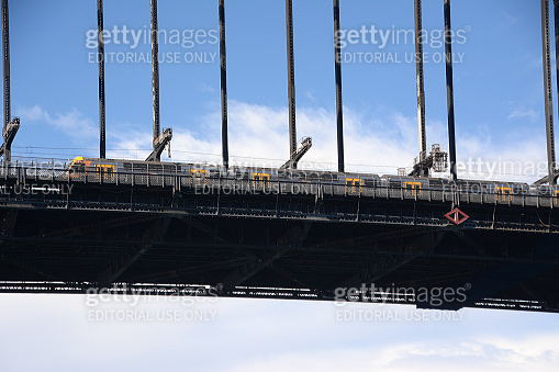 Train running on Sydney Harbor bridge, Australia 이미지 (1176787664) - 게티이미지뱅크