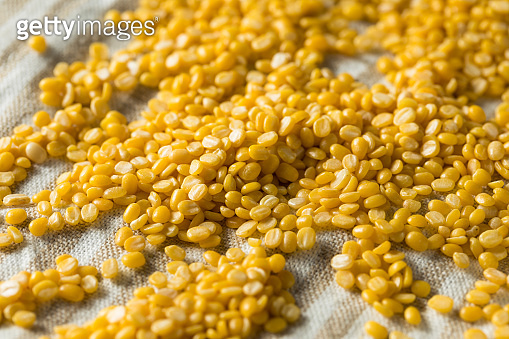 Dried Organic Moong Dal Split Mung Beans 이미지 (1158494291) - 게티이미지뱅크